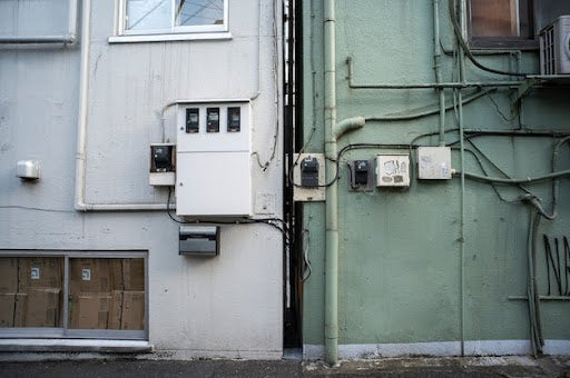 How to Choose the Right AC Disconnect Box – Voomi Supply